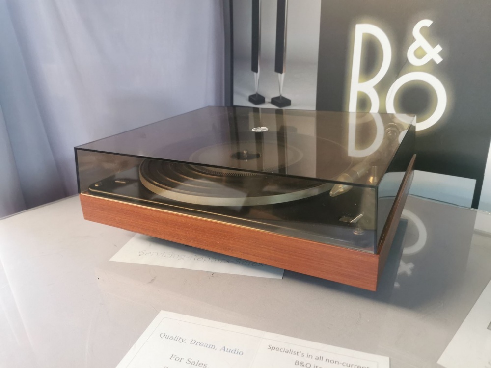 BEOGRAM 1000 TURNTABLE - Quality Dream Audio